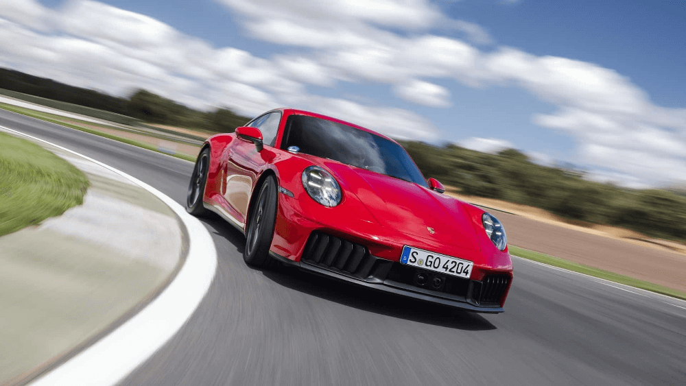 Ревю на 2025 Porsche 911: Хибрид без компромис